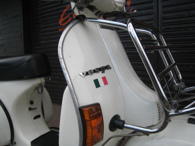 VESPA P150X | Escape Bike