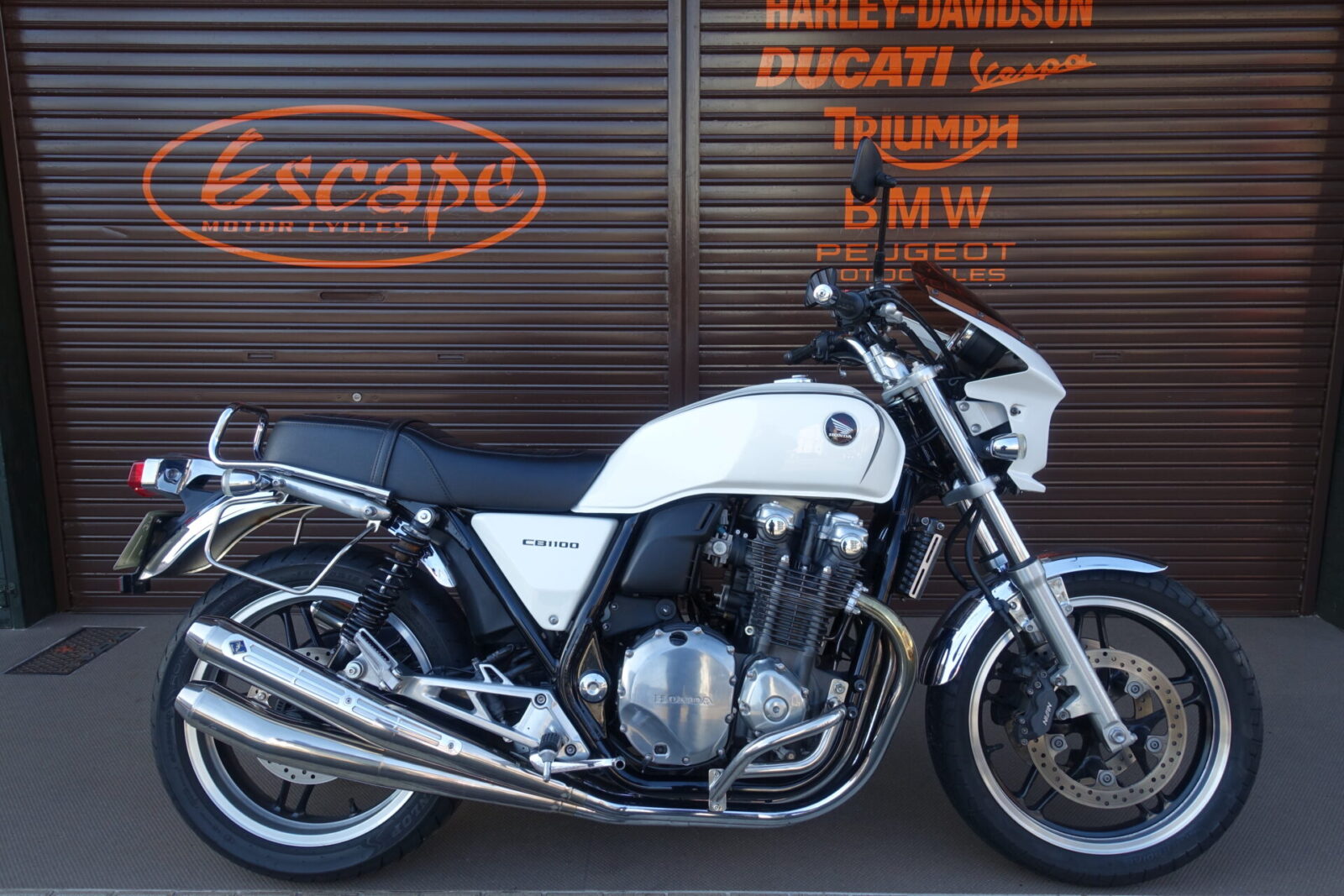 HONDA CB1100 ワイバンクラシック4本出しフルエキゾースト | Escape Bike