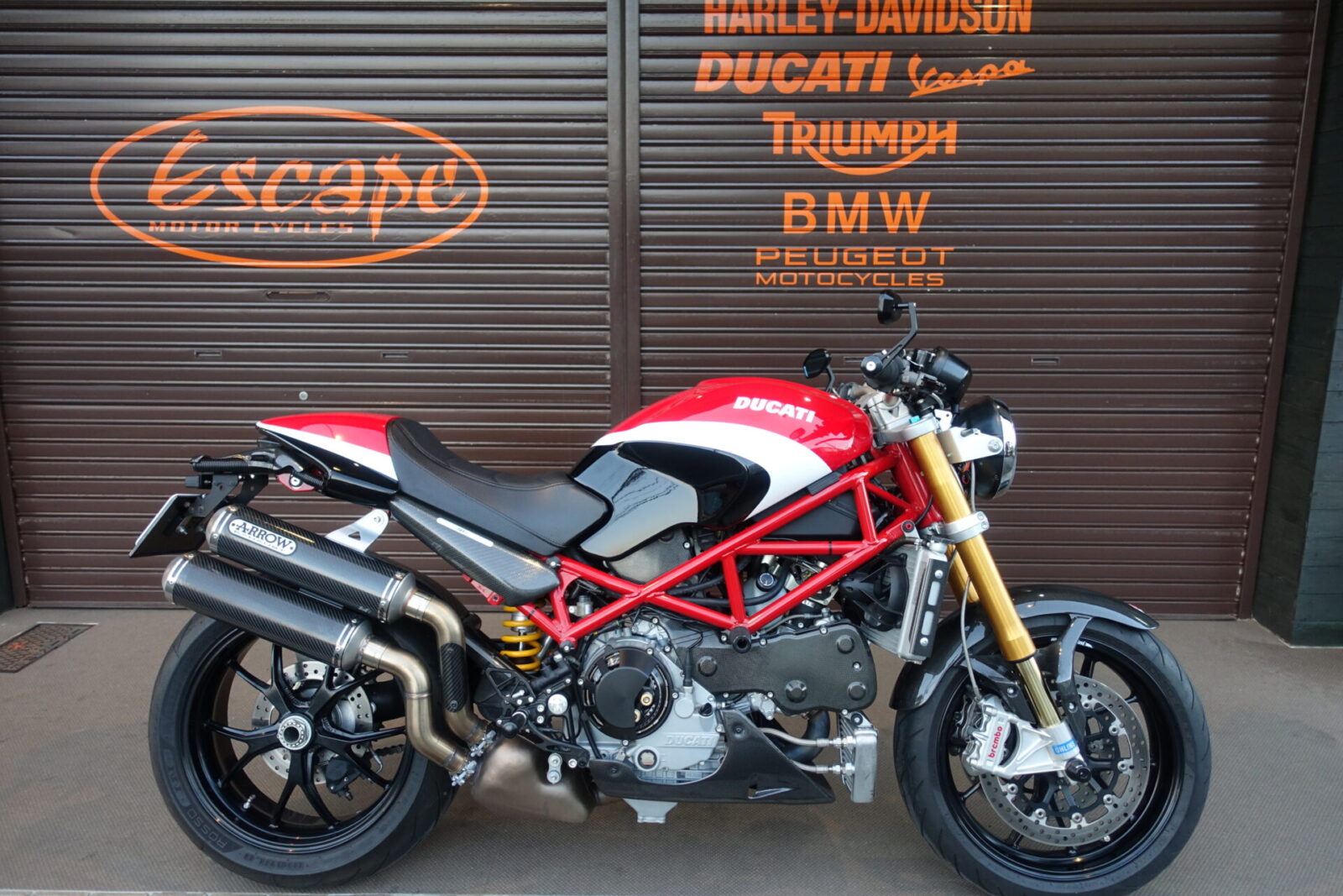DUCATI モンスターS4RSテスタストレッタ ワークスカラー ARROWカーボンマフラー | Escape Bike